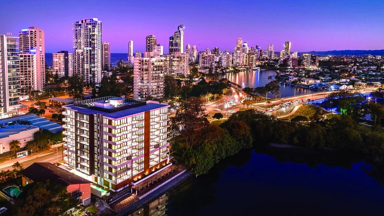 Aluminium Picket Balustrade - Essentia - Surfers Paradise | Apexa